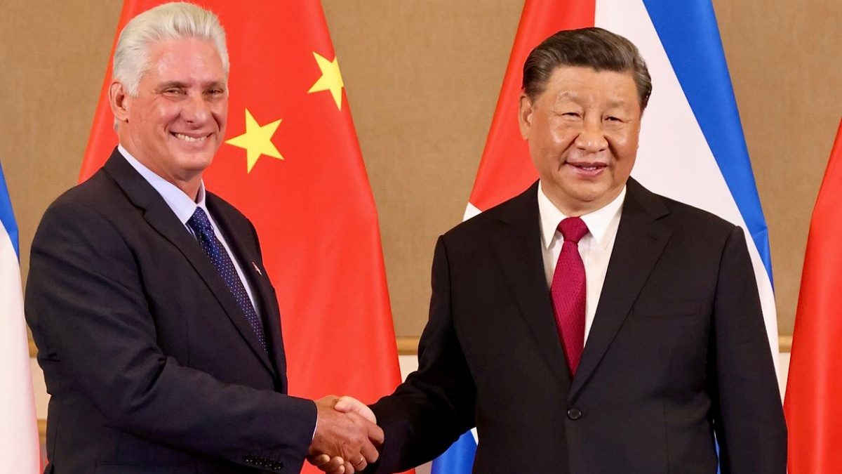 China promete defender la soberanía de Cuba