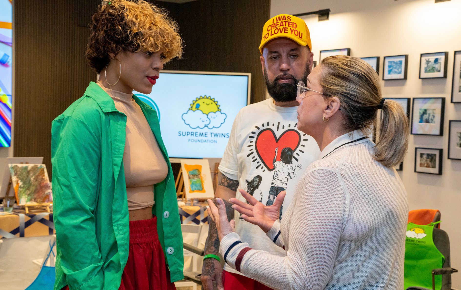 Arte, emoción y esperanza: Supreme Twins Foundation recibe al artista ...